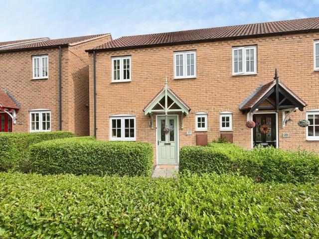 3 bedroom end of terrace house for sale