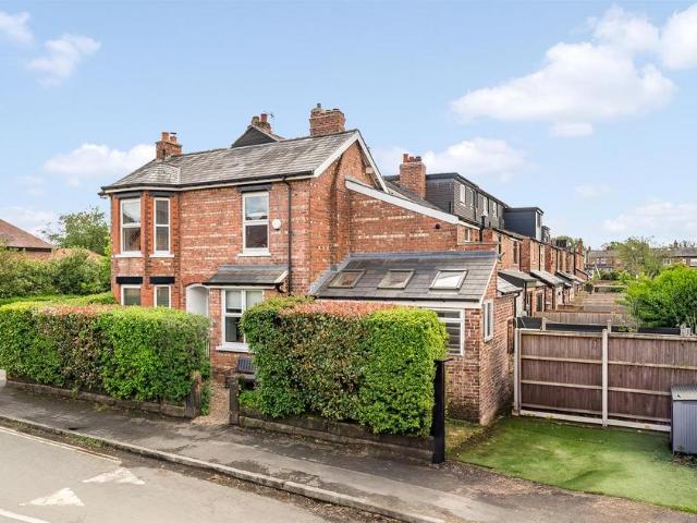 3 bedroom end of terrace house for sale