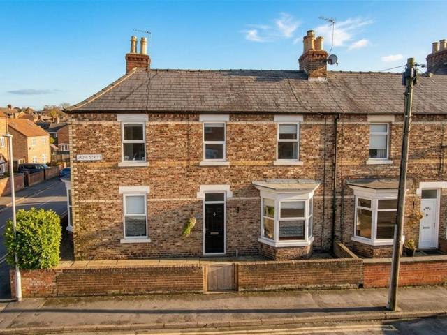 3 bedroom end of terrace house for sale