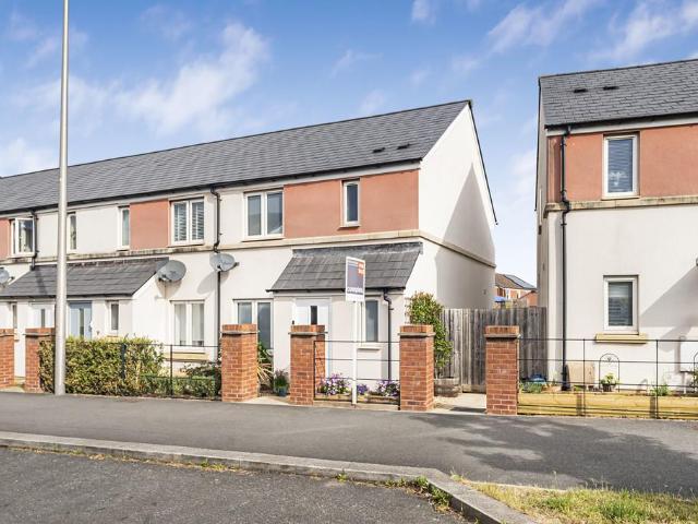 3 bedroom end of terrace house for sale