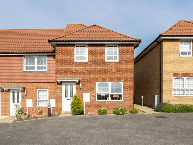 3 bedroom end of terrace house for sale