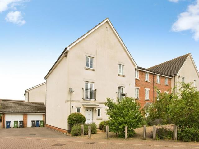 3 bedroom end of terrace house for sale