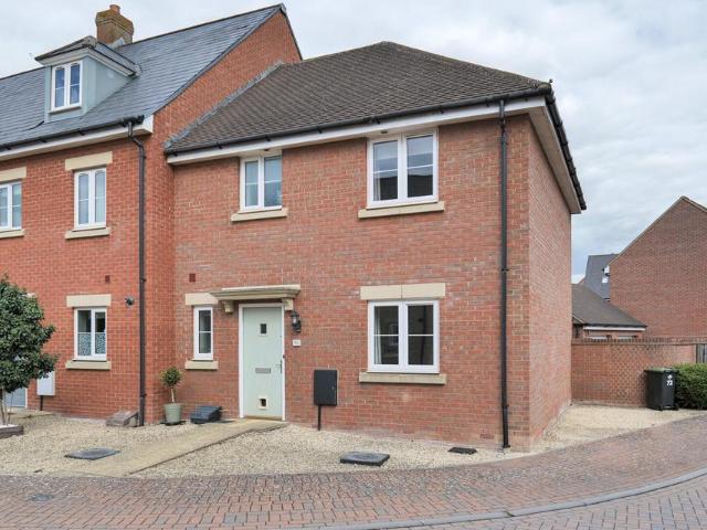 3 bedroom end of terrace house for sale