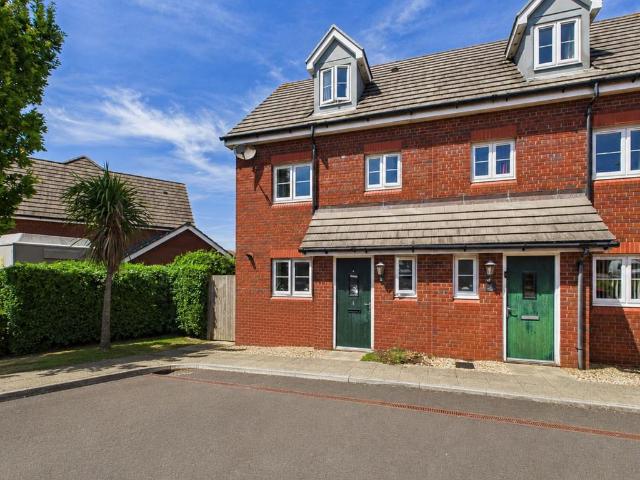 3 bedroom end of terrace house for sale