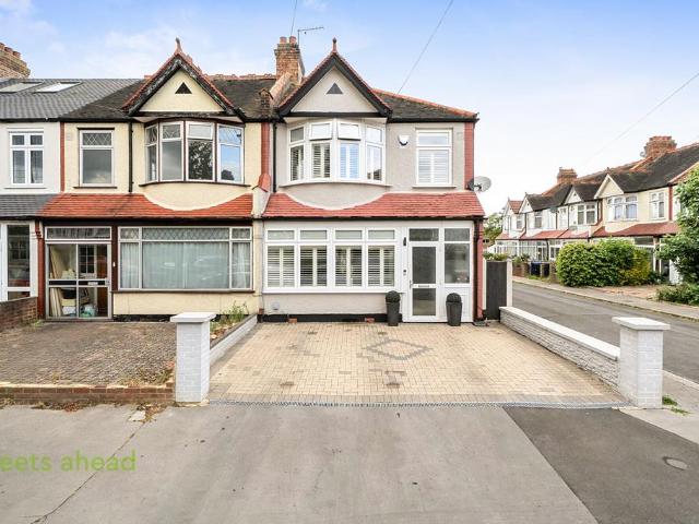 3 bedroom end of terrace house for sale