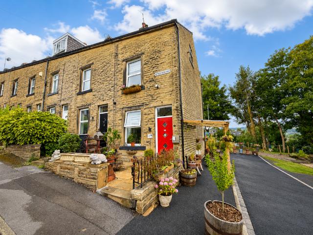 3 bedroom end of terrace house for sale