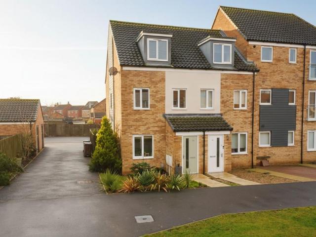 3 bedroom end of terrace house for sale