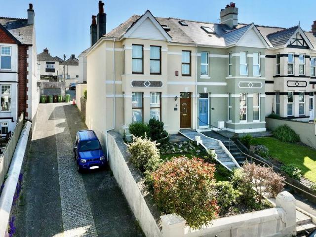 3 bedroom end of terrace house for sale