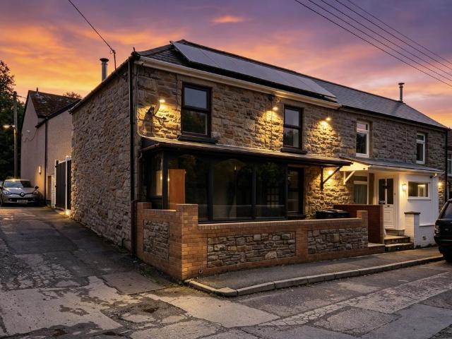3 bedroom end of terrace house for sale
