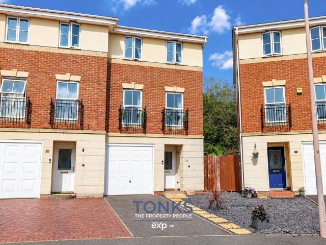3 bedroom end of terrace house for sale