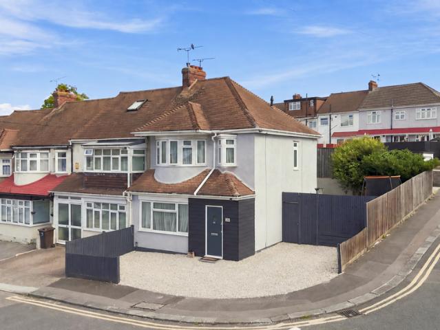 3 bedroom end of terrace house for sale