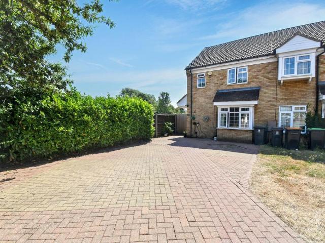 3 bedroom end of terrace house for sale