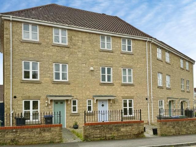 3 bedroom end of terrace house for sale