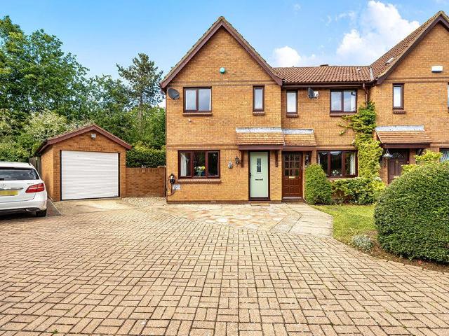 3 bedroom end of terrace house for sale