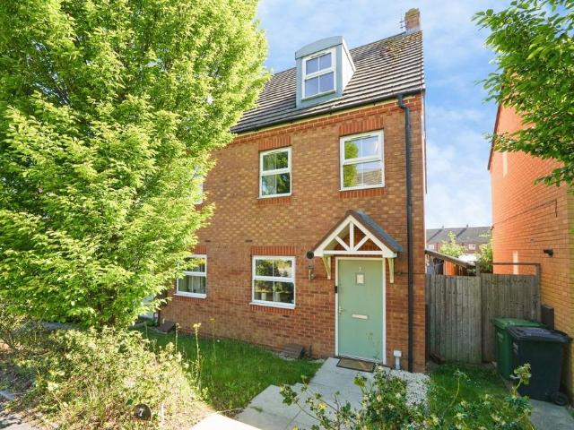 3 bedroom end of terrace house for sale