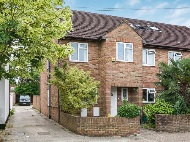 3 bedroom end of terrace house for sale