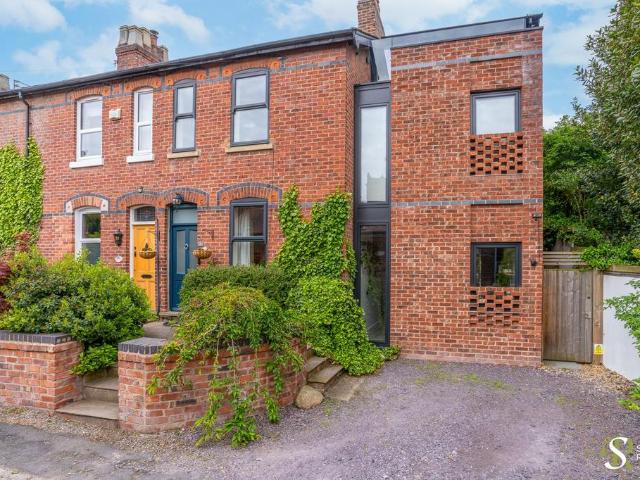 3 bedroom end of terrace house for sale