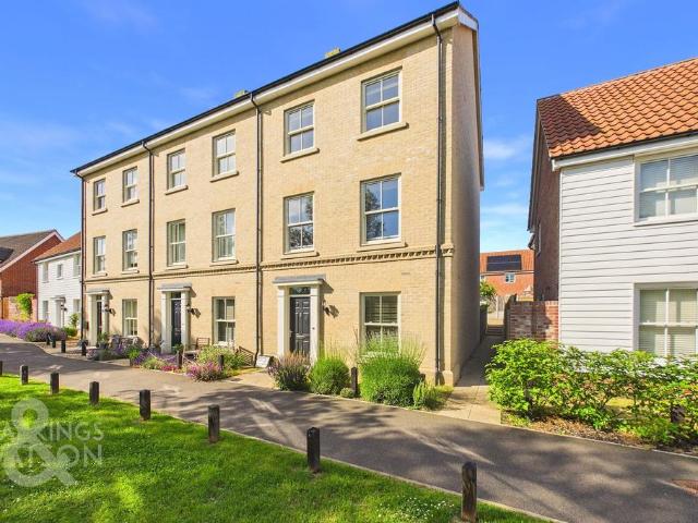 3 bedroom end of terrace house for sale