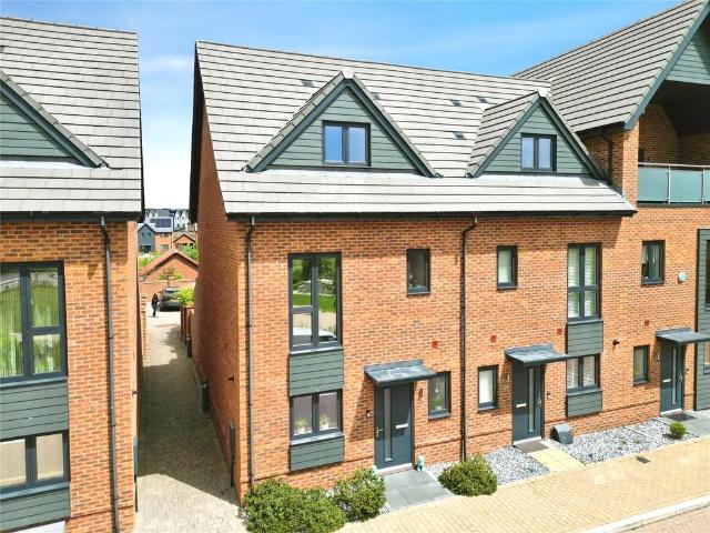 3 bedroom end of terrace house for sale