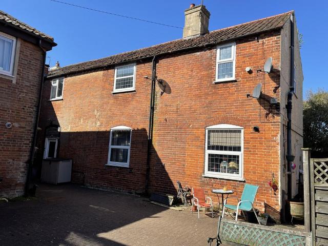 3 bedroom end of terrace house for sale