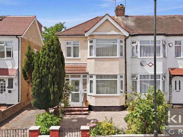 3 bedroom end of terrace house for sale