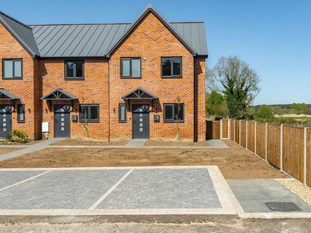3 bedroom end of terrace house for sale