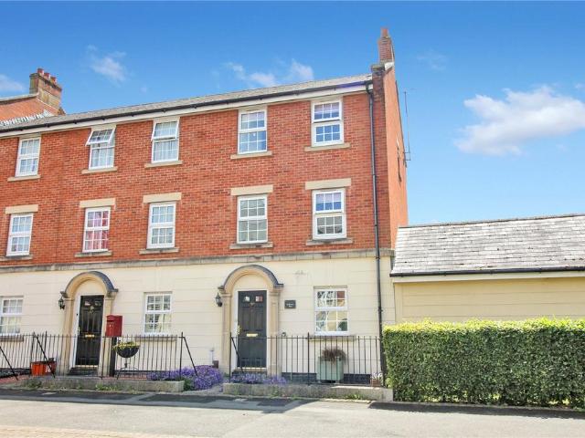3 bedroom end of terrace house for sale