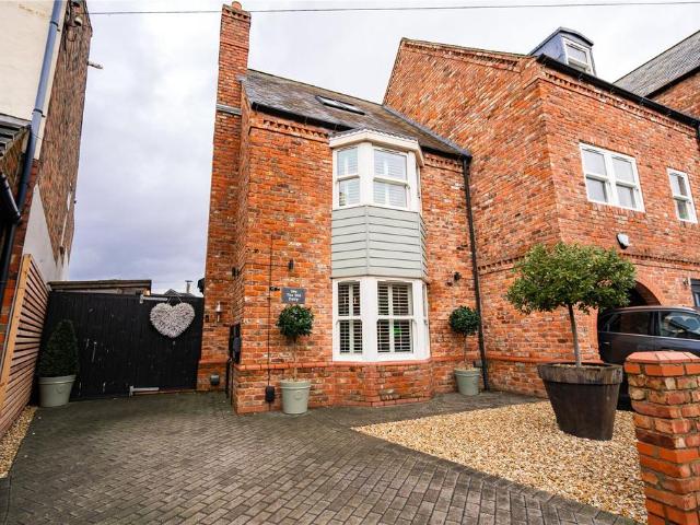 3 bedroom end of terrace house for sale