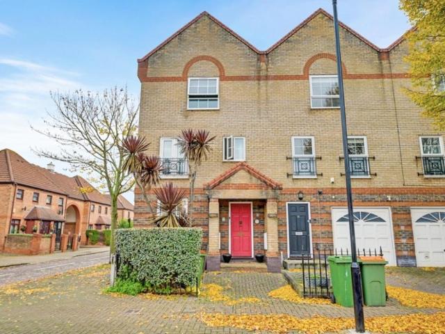 3 bedroom end of terrace house for sale