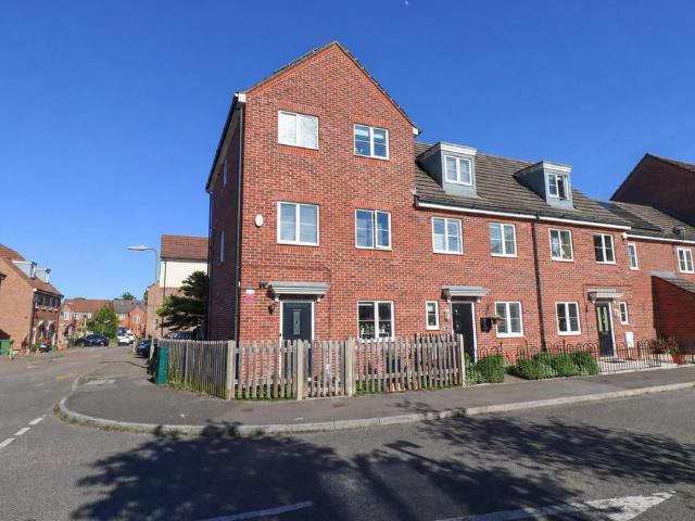 3 bedroom end of terrace house for sale