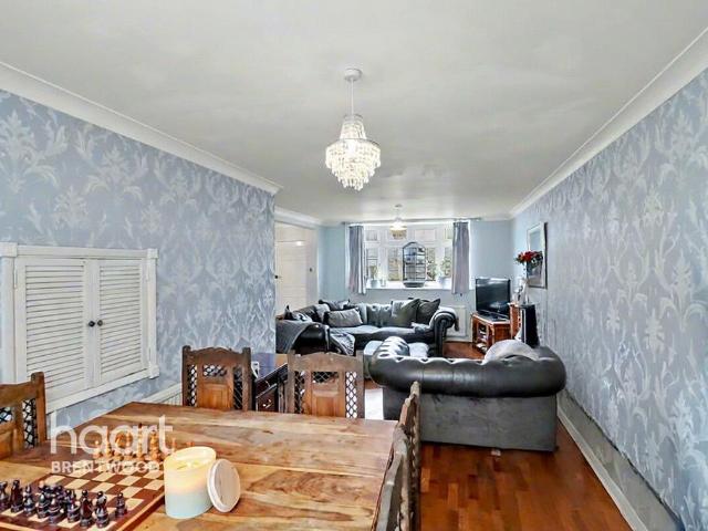 3 bedroom end of terrace house for sale
