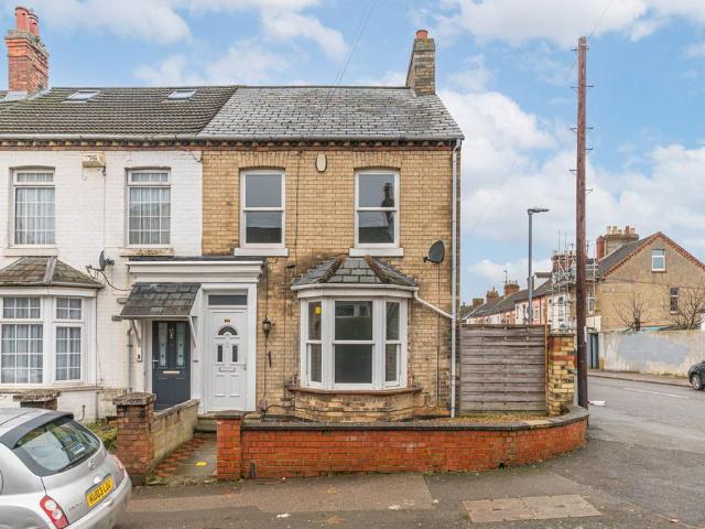 3 bedroom end of terrace house for sale