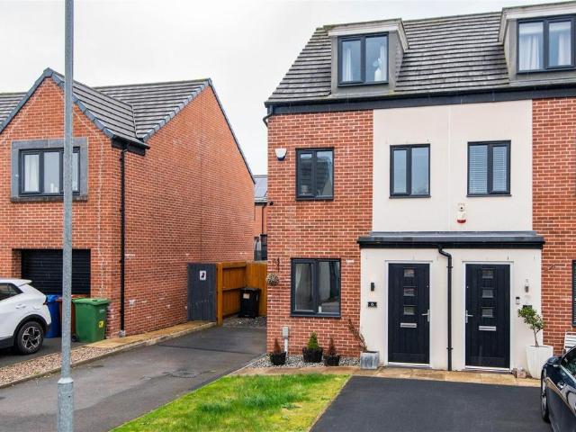 3 bedroom end of terrace house for sale