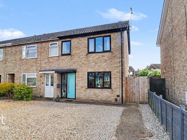 3 bedroom end of terrace house for sale