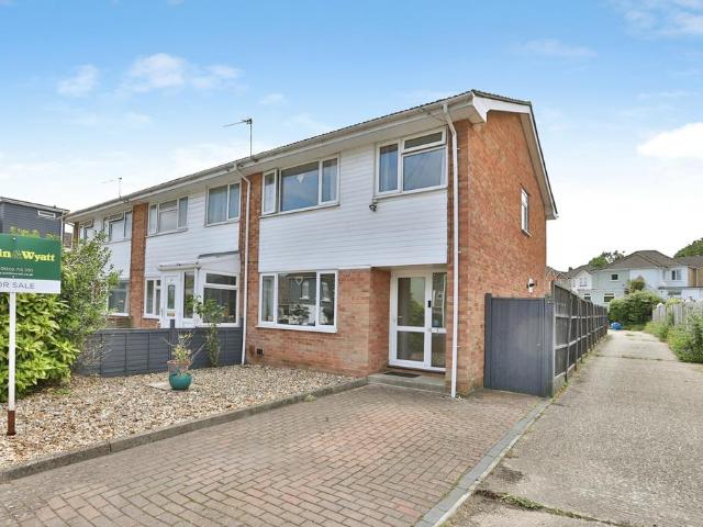 3 bedroom end of terrace house for sale