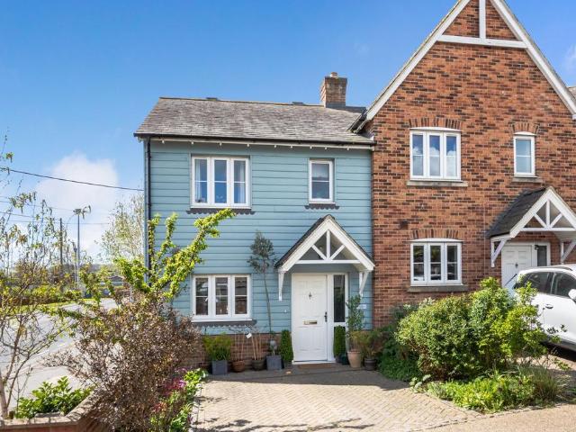 3 bedroom end of terrace house for sale