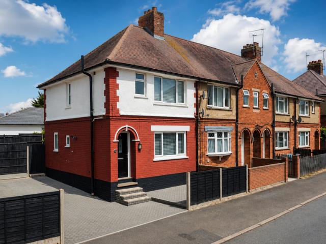 3 bedroom end of terrace house for sale