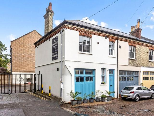 3 bedroom end of terrace house for sale