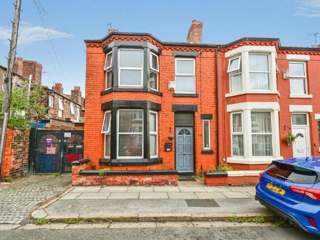 3 bedroom end of terrace house for sale