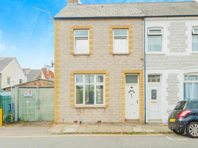 3 bedroom end of terrace house for sale