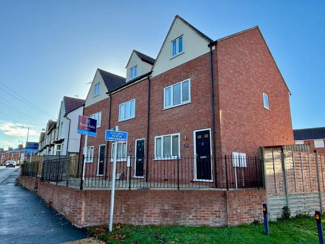 3 bedroom end of terrace house for sale