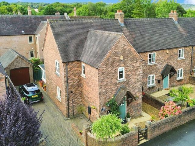 3 bedroom end of terrace house for sale