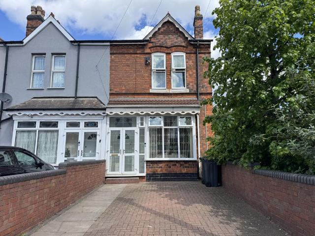 3 bedroom end of terrace house for sale