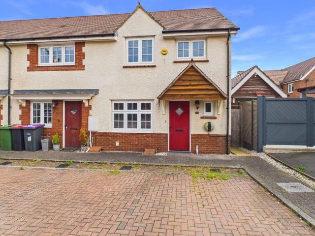 3 bedroom end of terrace house for sale