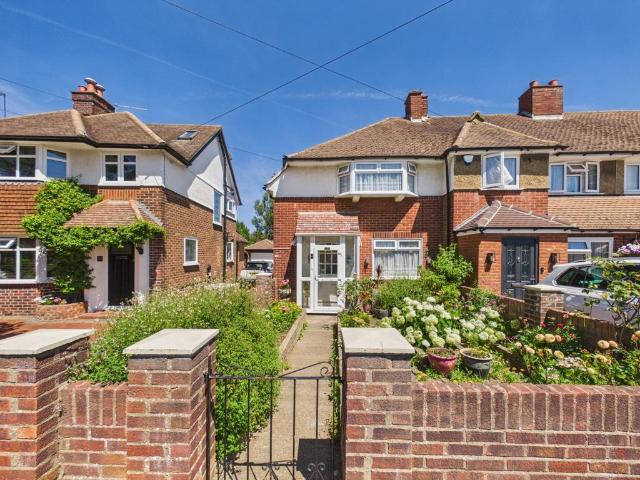 3 bedroom end of terrace house for sale
