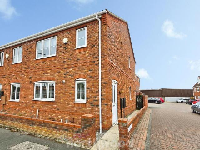 3 bedroom end of terrace house for sale