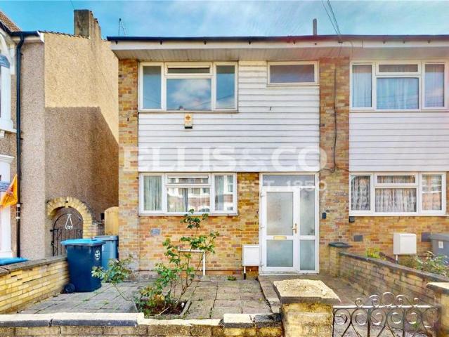 3 bedroom end of terrace house for sale