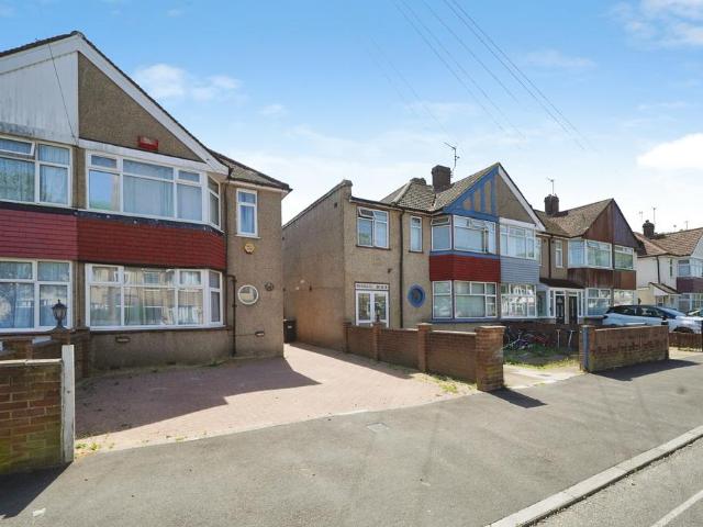 3 bedroom end of terrace house for sale
