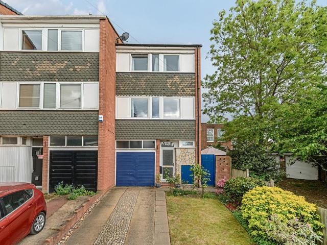 3 bedroom end of terrace house for sale