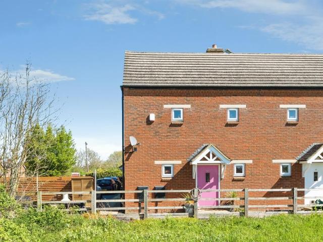 3 bedroom end of terrace house for sale